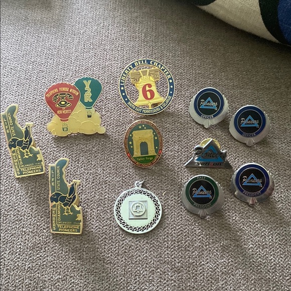 Accessories | Telco Pioneer Pins Liberty Bell And Bell Atlantic ...